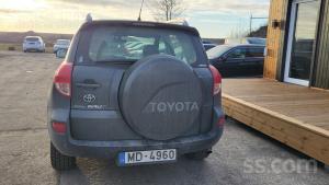 Pelēks Toyota RAV4 2007 Rīga, ar dzinēja tilpumu 2.20 L un nobraukumu 330 tūkst. km par 2200 €, foto 12 vietnē AUTOMOTO.COM.LV