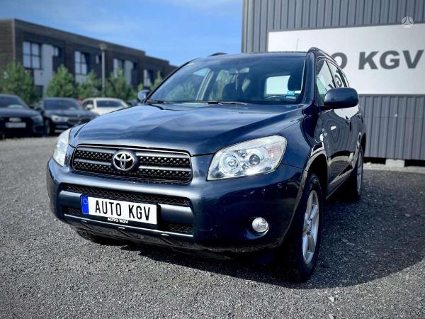 Pelēks Toyota RAV4 2007 Viļņa, ar dzinēja tilpumu 2.20 L un nobraukumu 297 tūkst. km par 5500 €, foto 2 vietnē AUTOMOTO.COM.LV
