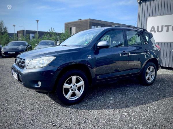 Pelēks Toyota RAV4 2007 Viļņa, ar dzinēja tilpumu 2.20 L un nobraukumu 297 tūkst. km par 5500 €, foto 3 vietnē AUTOMOTO.COM.LV
