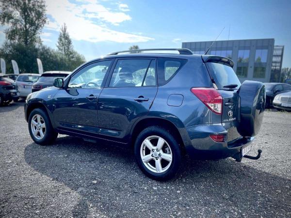 Pelēks Toyota RAV4 2007 Viļņa, ar dzinēja tilpumu 2.20 L un nobraukumu 297 tūkst. km par 5500 €, foto 4 vietnē AUTOMOTO.COM.LV