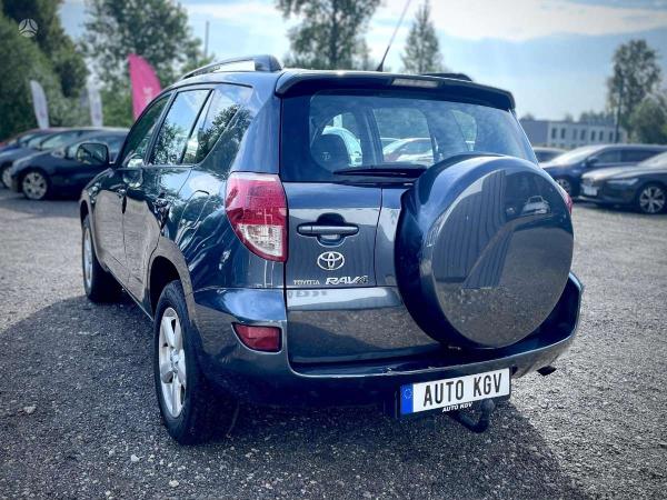 Pelēks Toyota RAV4 2007 Viļņa, ar dzinēja tilpumu 2.20 L un nobraukumu 297 tūkst. km par 5500 €, foto 5 vietnē AUTOMOTO.COM.LV