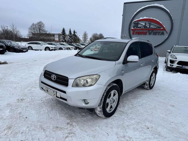Grey Toyota RAV4 2007 in Telschi, with an engine capacity of 2.20 L and mileage of 252 thousand km for 4999 €, photo 1 on AUTOMOTO.COM.LV