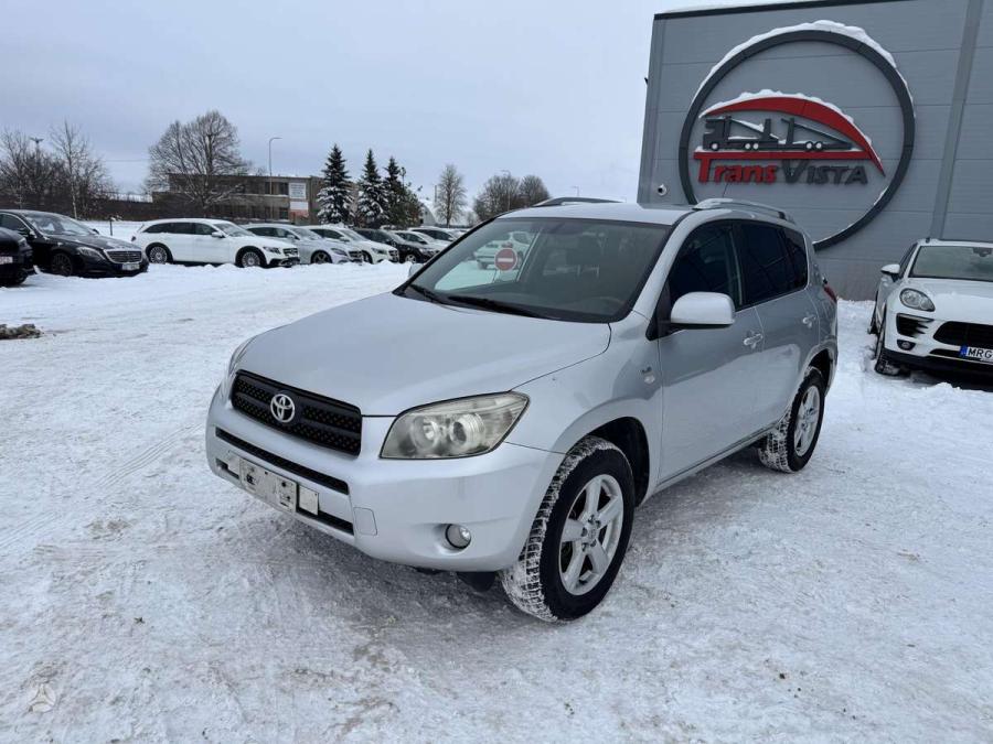 Grey Toyota RAV4 2007 in Telschi, with an engine capacity of 2.20 L and mileage of 252 thousand km for 4999 €, photo 1 on AUTOMOTO.COM.LV