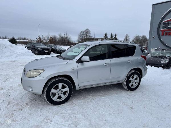 Grey Toyota RAV4 2007 in Telschi, with an engine capacity of 2.20 L and mileage of 252 thousand km for 4999 €, photo 2 on AUTOMOTO.COM.LV