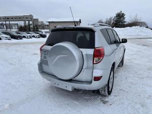 Grey Toyota RAV4 2007 in Telschi, with an engine capacity of 2.20 L and mileage of 252 thousand km for 4999 €, photo 6 on AUTOMOTO.COM.LV