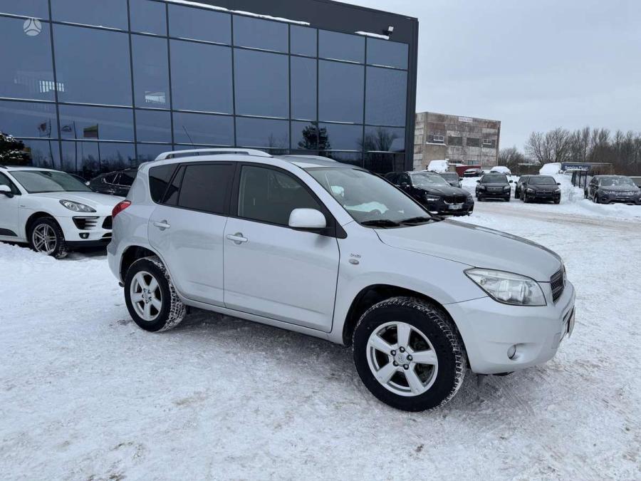 Grey Toyota RAV4 2007 in Telschi, with an engine capacity of 2.20 L and mileage of 252 thousand km for 4999 €, photo 7 on AUTOMOTO.COM.LV