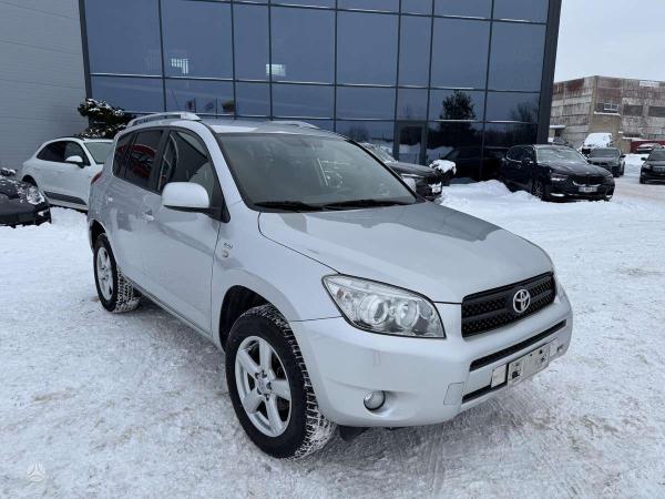 Grey Toyota RAV4 2007 in Telschi, with an engine capacity of 2.20 L and mileage of 252 thousand km for 4999 €, photo 8 on AUTOMOTO.COM.LV