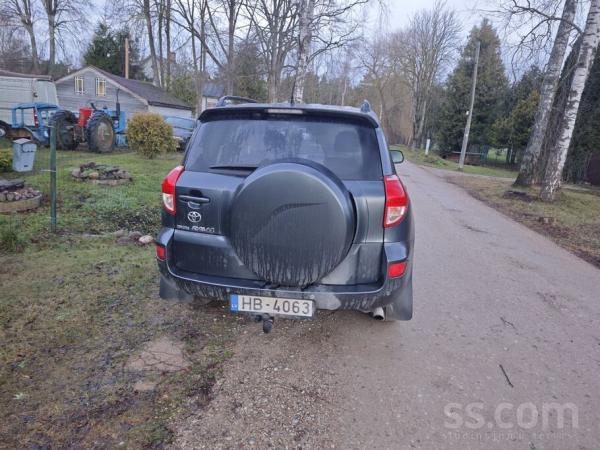 Grey Toyota RAV4 2007 in Jurmala, with an engine capacity of 2.20 L and mileage of 380 thousand km for 1500 €, photo 1 on AUTOMOTO.COM.LV