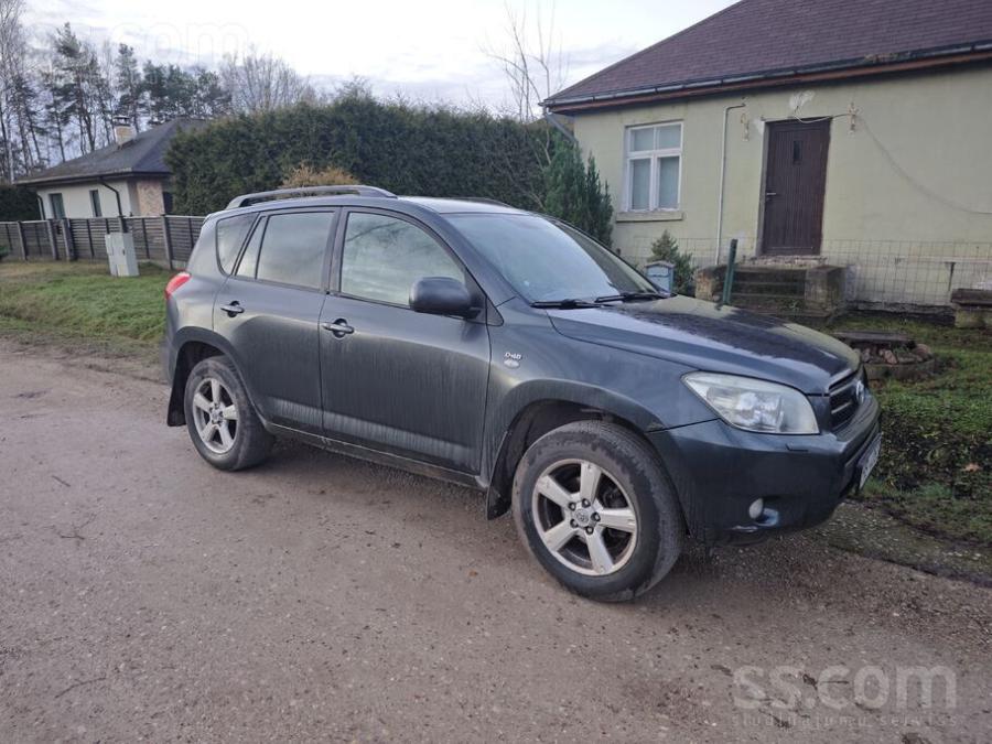 Pelēks Toyota RAV4 2007 Jūrmala, ar dzinēja tilpumu 2.20 L un nobraukumu 380 tūkst. km par 1500 €, foto 3 vietnē AUTOMOTO.COM.LV