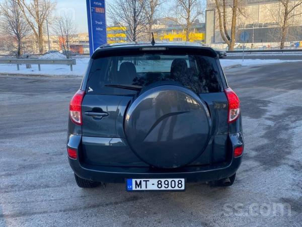 Pelēks Toyota RAV4 2007 Rīga, ar dzinēja tilpumu 2.20 L un nobraukumu 0 tūkst. km par 5699 €, foto 4 vietnē AUTOMOTO.COM.LV