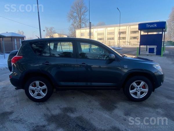 Pelēks Toyota RAV4 2007 Rīga, ar dzinēja tilpumu 2.20 L un nobraukumu 0 tūkst. km par 5699 €, foto 6 vietnē AUTOMOTO.COM.LV