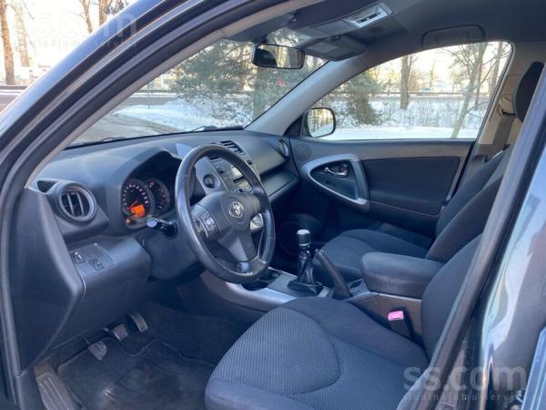 Pelēks Toyota RAV4 2007 Rīga, ar dzinēja tilpumu 2.20 L un nobraukumu 0 tūkst. km par 5699 €, foto 9 vietnē AUTOMOTO.COM.LV