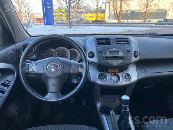 Pelēks Toyota RAV4 2007 Rīga, ar dzinēja tilpumu 2.20 L un nobraukumu 0 tūkst. km par 5699 €, foto 10 vietnē AUTOMOTO.COM.LV
