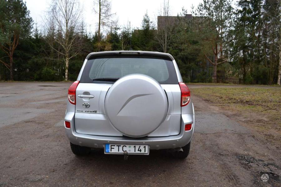 Grey Toyota RAV4 2007 in Vilnius, with an engine capacity of 2.23 L and mileage of 182 thousand km for 4950 €, photo 4 on AUTOMOTO.COM.LV