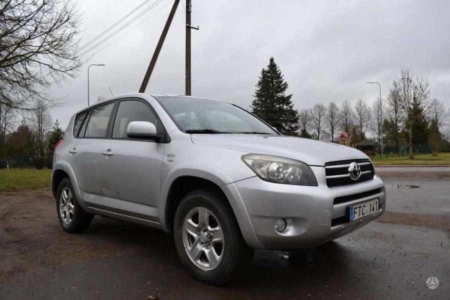 Grey Toyota RAV4 2007 in Vilnius, with an engine capacity of 2.23 L and mileage of 182 thousand km for 4950 €, photo 6 on AUTOMOTO.COM.LV