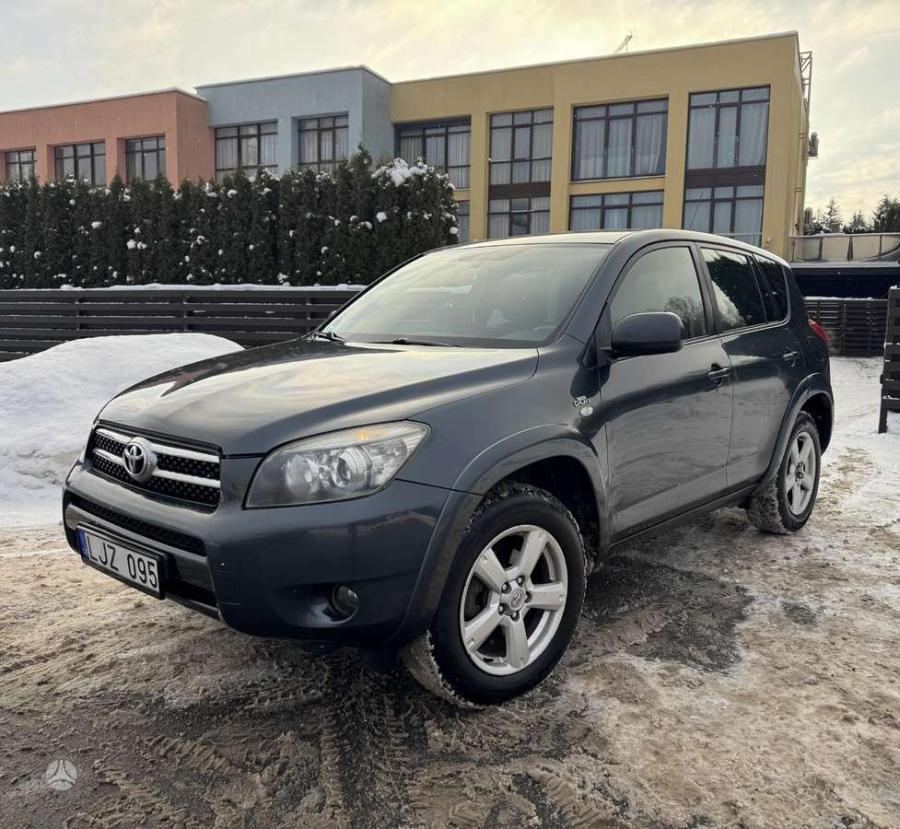 Pelēks Toyota RAV4 2007 Viļņa, ar dzinēja tilpumu 2.23 L un nobraukumu 305 tūkst. km par 3850 €, foto 3 vietnē AUTOMOTO.COM.LV