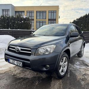 Pelēks Toyota RAV4 2007 Viļņa, ar dzinēja tilpumu 2.23 L un nobraukumu 305 tūkst. km par 3850 €, foto 4 vietnē AUTOMOTO.COM.LV