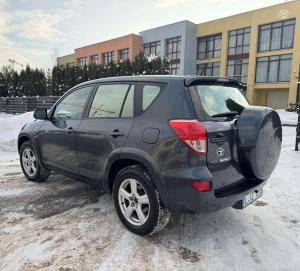 Pelēks Toyota RAV4 2007 Viļņa, ar dzinēja tilpumu 2.23 L un nobraukumu 305 tūkst. km par 3850 €, foto 5 vietnē AUTOMOTO.COM.LV