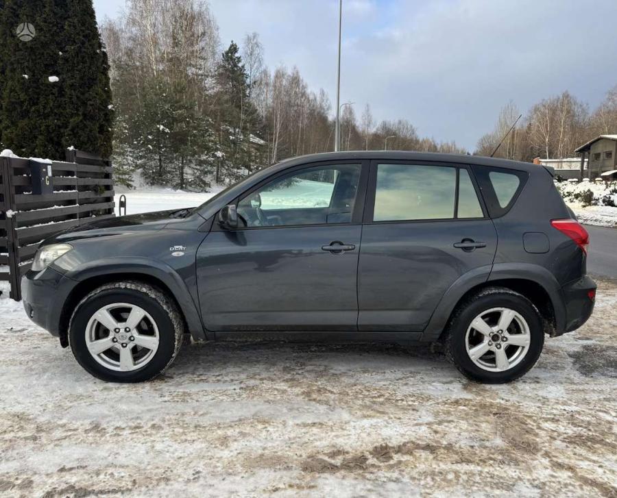 Pelēks Toyota RAV4 2007 Viļņa, ar dzinēja tilpumu 2.23 L un nobraukumu 305 tūkst. km par 3850 €, foto 9 vietnē AUTOMOTO.COM.LV