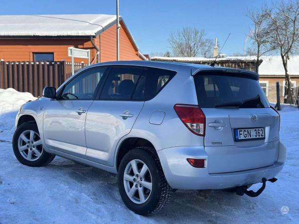 Pelēks Toyota RAV4 2007 Kaišiadorys, ar dzinēja tilpumu 2.23 L un nobraukumu 404 tūkst. km par 4150 €, foto 3 vietnē AUTOMOTO.COM.LV
