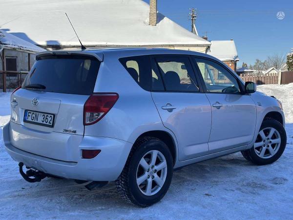 Pelēks Toyota RAV4 2007 Kaišiadorys, ar dzinēja tilpumu 2.23 L un nobraukumu 404 tūkst. km par 4150 €, foto 5 vietnē AUTOMOTO.COM.LV