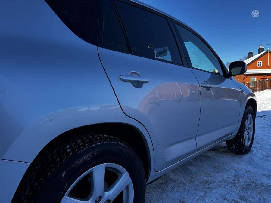Grey Toyota RAV4 2007 in Kaisiadorys, with an engine capacity of 2.23 L and mileage of 404 thousand km for 4150 €, photo 12 on AUTOMOTO.COM.LV