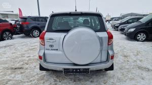 Pelēks Toyota RAV4 2007 Marijampole, ar dzinēja tilpumu 2.20 L un nobraukumu 221 tūkst. km par 5490 €, foto 7 vietnē AUTOMOTO.COM.LV