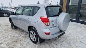 Pelēks Toyota RAV4 2007 Marijampole, ar dzinēja tilpumu 2.20 L un nobraukumu 221 tūkst. km par 5490 €, foto 8 vietnē AUTOMOTO.COM.LV