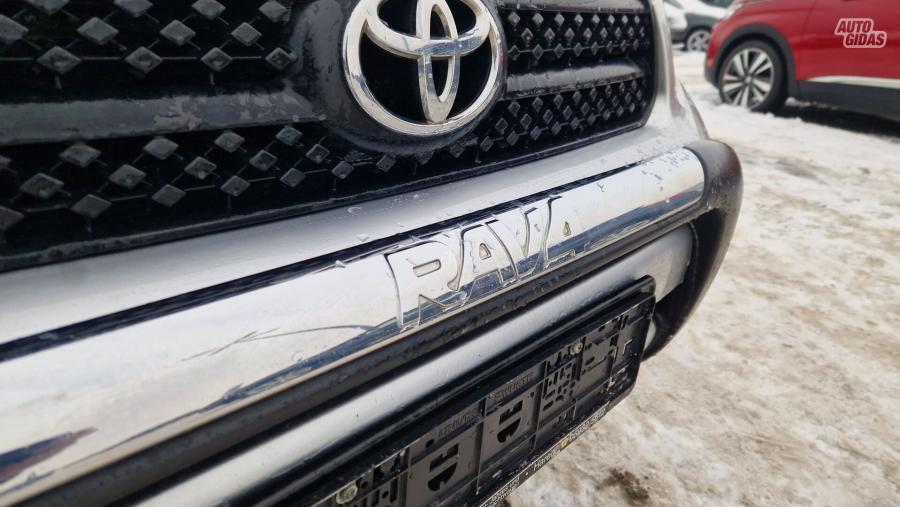 Pelēks Toyota RAV4 2007 Marijampole, ar dzinēja tilpumu 2.20 L un nobraukumu 221 tūkst. km par 5490 €, foto 26 vietnē AUTOMOTO.COM.LV