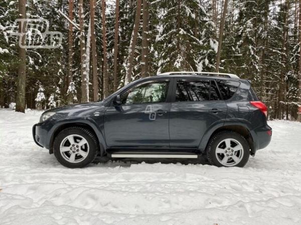 Pelēks Toyota RAV4 2007 Viļņa, ar dzinēja tilpumu 2.20 L un nobraukumu 273 tūkst. km par 5100 €, foto 2 vietnē AUTOMOTO.COM.LV