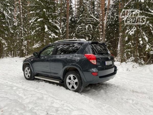 Pelēks Toyota RAV4 2007 Viļņa, ar dzinēja tilpumu 2.20 L un nobraukumu 273 tūkst. km par 5100 €, foto 3 vietnē AUTOMOTO.COM.LV
