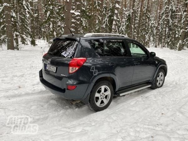 Pelēks Toyota RAV4 2007 Viļņa, ar dzinēja tilpumu 2.20 L un nobraukumu 273 tūkst. km par 5100 €, foto 5 vietnē AUTOMOTO.COM.LV