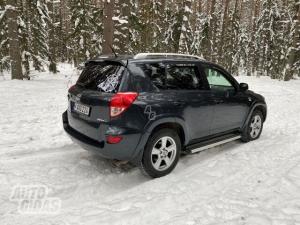 Grey Toyota RAV4 2007 in Vilnius, with an engine capacity of 2.20 L and mileage of 273 thousand km for 5100 €, photo 5 on AUTOMOTO.COM.LV