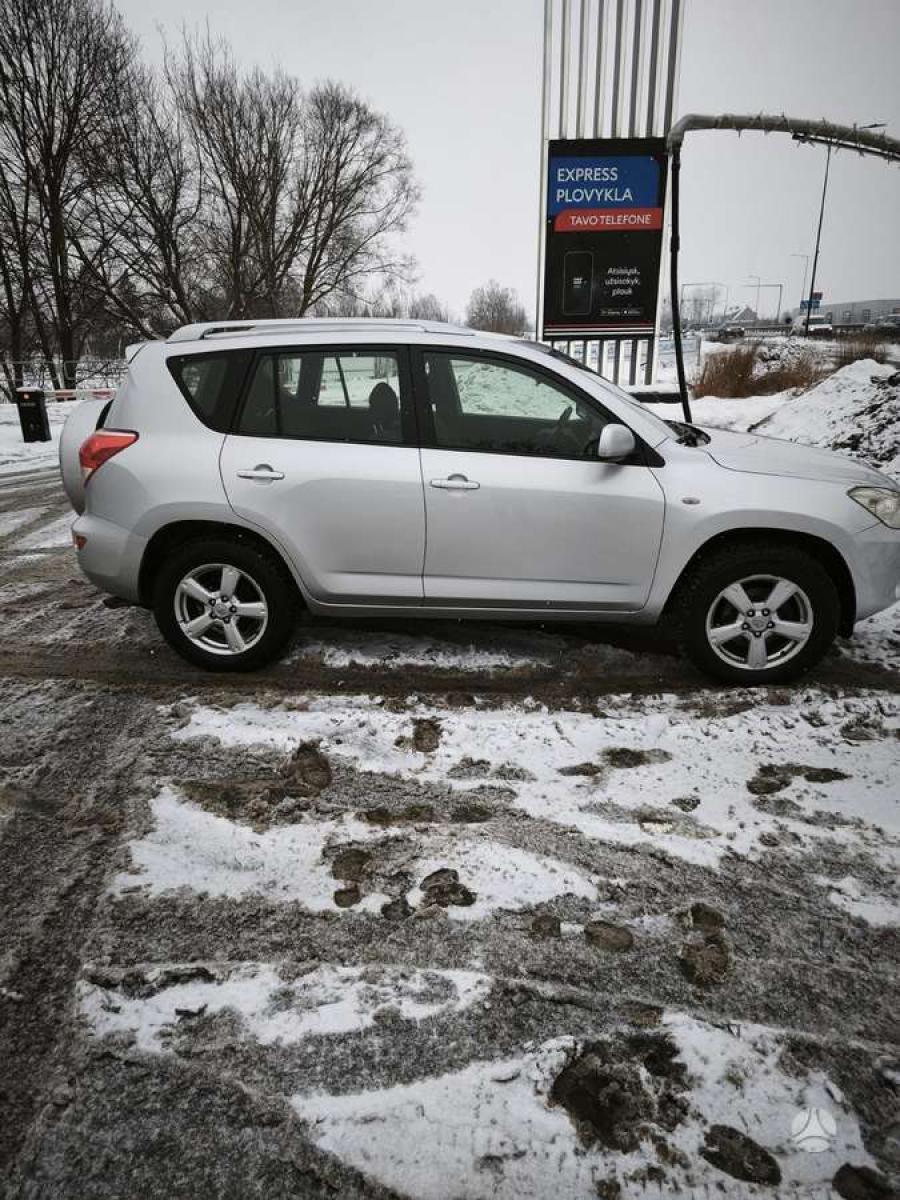 Grey Toyota RAV4 2007 in Vilnius, with an engine capacity of 2.23 L and mileage of 280 thousand km for 4200 €, photo 3 on AUTOMOTO.COM.LV