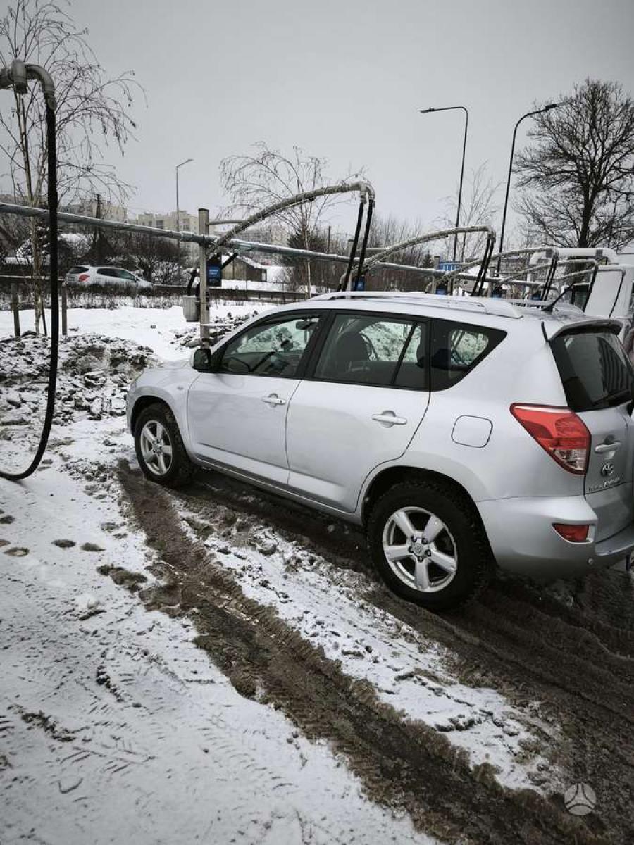 Grey Toyota RAV4 2007 in Vilnius, with an engine capacity of 2.23 L and mileage of 280 thousand km for 4200 €, photo 4 on AUTOMOTO.COM.LV