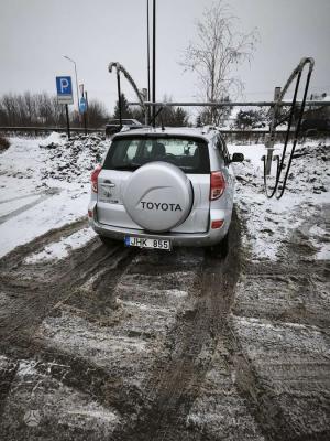 Grey Toyota RAV4 2007 in Vilnius, with an engine capacity of 2.23 L and mileage of 280 thousand km for 4200 €, photo 5 on AUTOMOTO.COM.LV