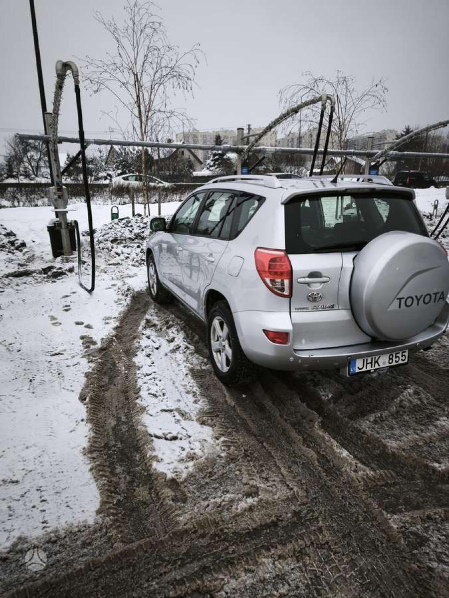 Grey Toyota RAV4 2007 in Vilnius, with an engine capacity of 2.23 L and mileage of 280 thousand km for 4200 €, photo 6 on AUTOMOTO.COM.LV
