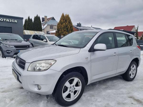 Grey Toyota RAV4 2007 in Taurage, with an engine capacity of 2.23 L and mileage of 271 thousand km for 3900 €, photo 1 on AUTOMOTO.COM.LV