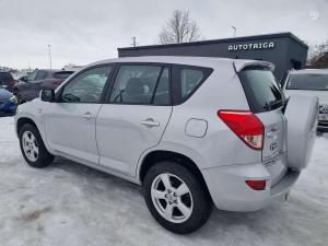 Grey Toyota RAV4 2007 in Taurage, with an engine capacity of 2.23 L and mileage of 271 thousand km for 3900 €, photo 7 on AUTOMOTO.COM.LV