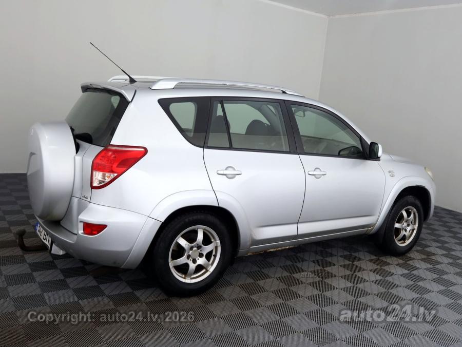 Pelēks Toyota RAV4 2007 Tallina, ar dzinēja tilpumu 2.20 L un nobraukumu 473 tūkst. km par 1499 €, foto 4 vietnē AUTOMOTO.COM.LV