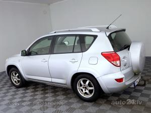 Pelēks Toyota RAV4 2007 Tallina, ar dzinēja tilpumu 2.20 L un nobraukumu 473 tūkst. km par 1499 €, foto 5 vietnē AUTOMOTO.COM.LV