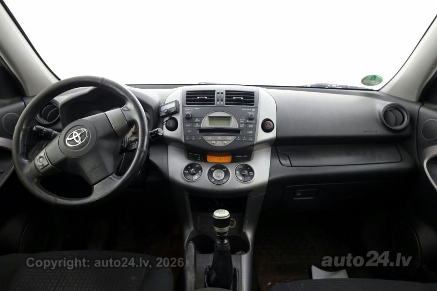 Pelēks Toyota RAV4 2007 Tallina, ar dzinēja tilpumu 2.20 L un nobraukumu 473 tūkst. km par 1499 €, foto 6 vietnē AUTOMOTO.COM.LV