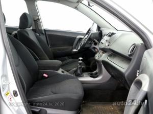 Pelēks Toyota RAV4 2007 Tallina, ar dzinēja tilpumu 2.20 L un nobraukumu 473 tūkst. km par 1499 €, foto 7 vietnē AUTOMOTO.COM.LV