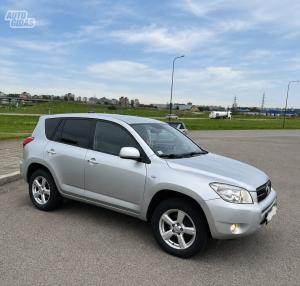 Grey Toyota RAV4 2007 in Kaunas, with an engine capacity of 2.00 L and mileage of 165 thousand km for 5900 €, photo 4 on AUTOMOTO.COM.LV