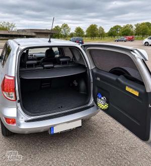 Grey Toyota RAV4 2007 in Kaunas, with an engine capacity of 2.00 L and mileage of 165 thousand km for 5900 €, photo 6 on AUTOMOTO.COM.LV