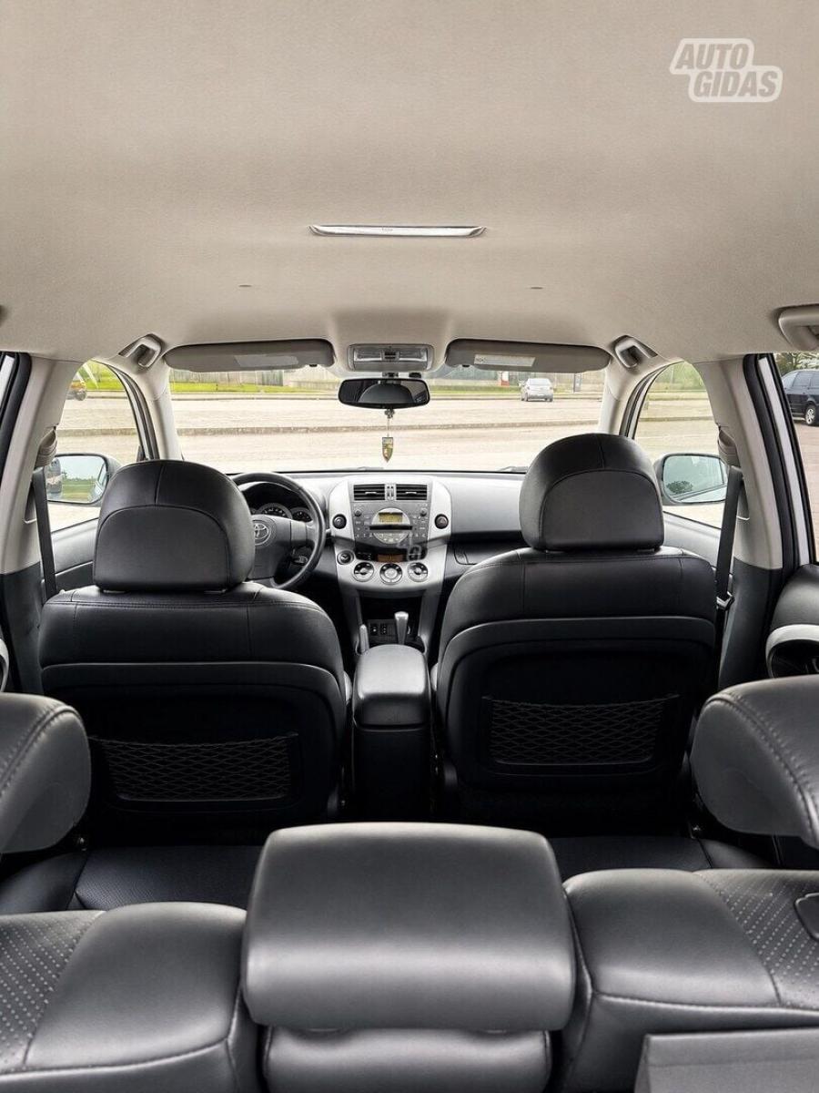 Grey Toyota RAV4 2007 in Kaunas, with an engine capacity of 2.00 L and mileage of 165 thousand km for 5900 €, photo 7 on AUTOMOTO.COM.LV
