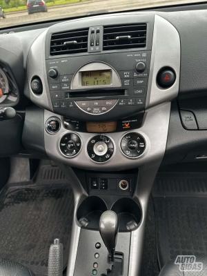 Grey Toyota RAV4 2007 in Kaunas, with an engine capacity of 2.00 L and mileage of 165 thousand km for 5900 €, photo 8 on AUTOMOTO.COM.LV