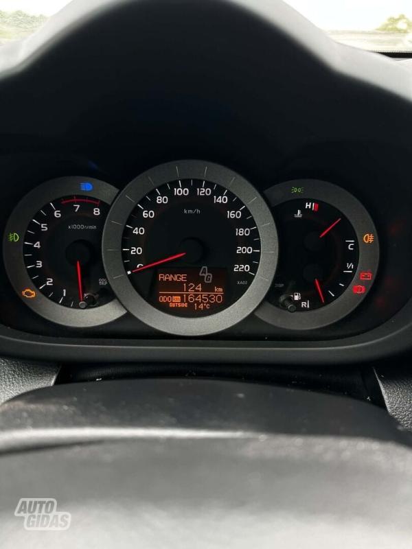 Pelēks Toyota RAV4 2007 Kauņa, ar dzinēja tilpumu 2.00 L un nobraukumu 165 tūkst. km par 5900 €, foto 8 vietnē AUTOMOTO.COM.LV