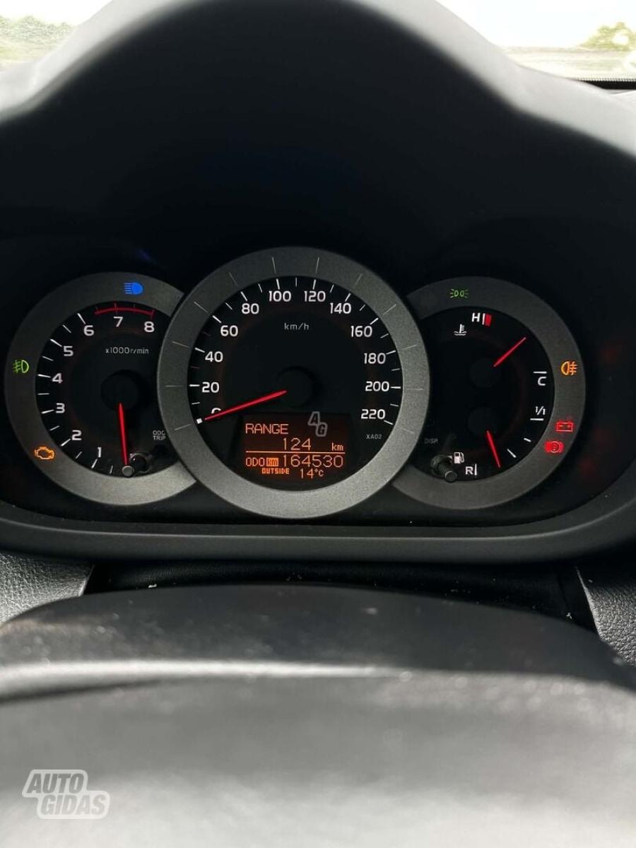 Grey Toyota RAV4 2007 in Kaunas, with an engine capacity of 2.00 L and mileage of 165 thousand km for 5900 €, photo 9 on AUTOMOTO.COM.LV