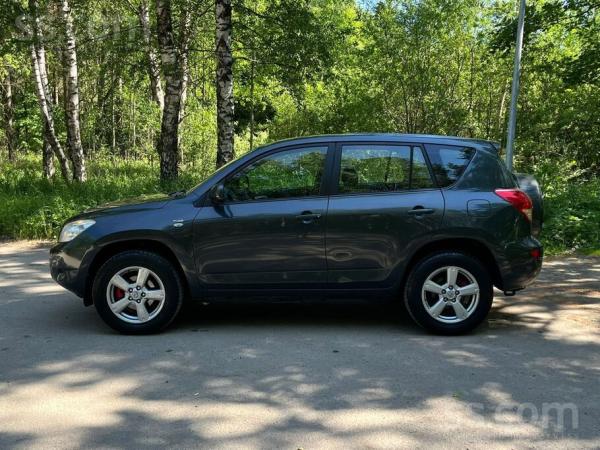 Grey Toyota RAV4 2007 in Riga, with an engine capacity of 2.20 L and mileage of 0 thousand km for 5299 €, photo 2 on AUTOMOTO.COM.LV